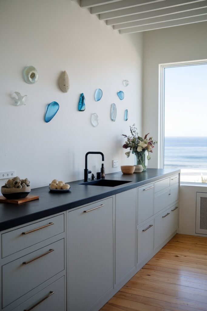 16 Coastal Kitchens With Black Countertops! – My Kitchen Inspo